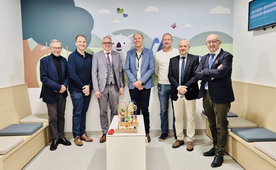 Vlaams minister-president Matthias Diependaele bezoekt nieuwe Spoed AZ ...